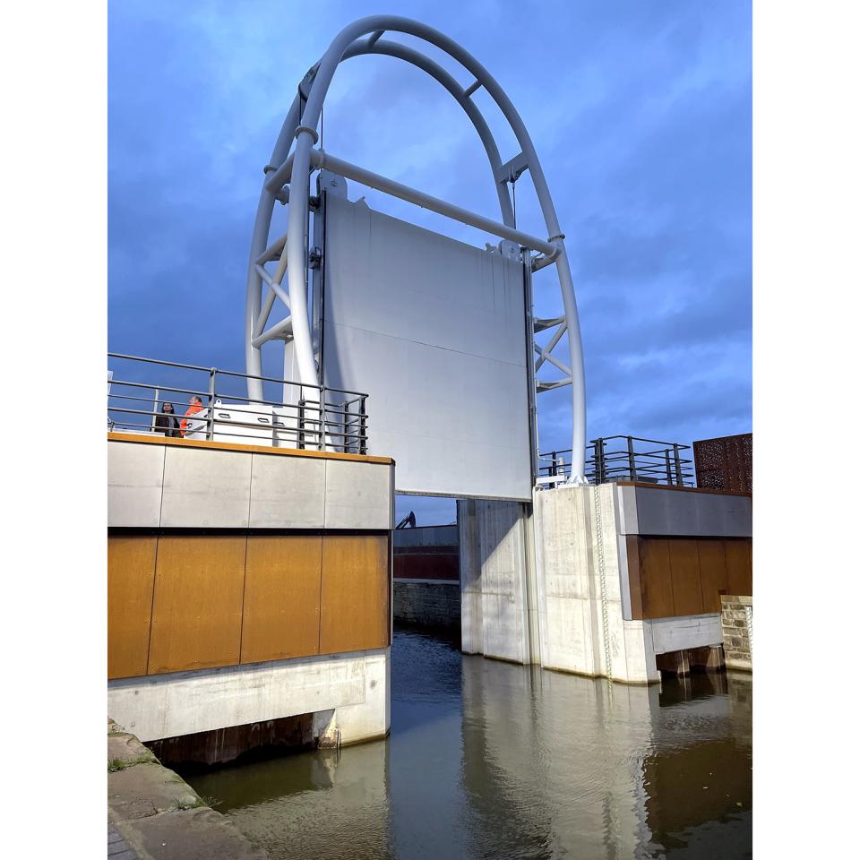 Rotherham Canal flood barrier | YORhub